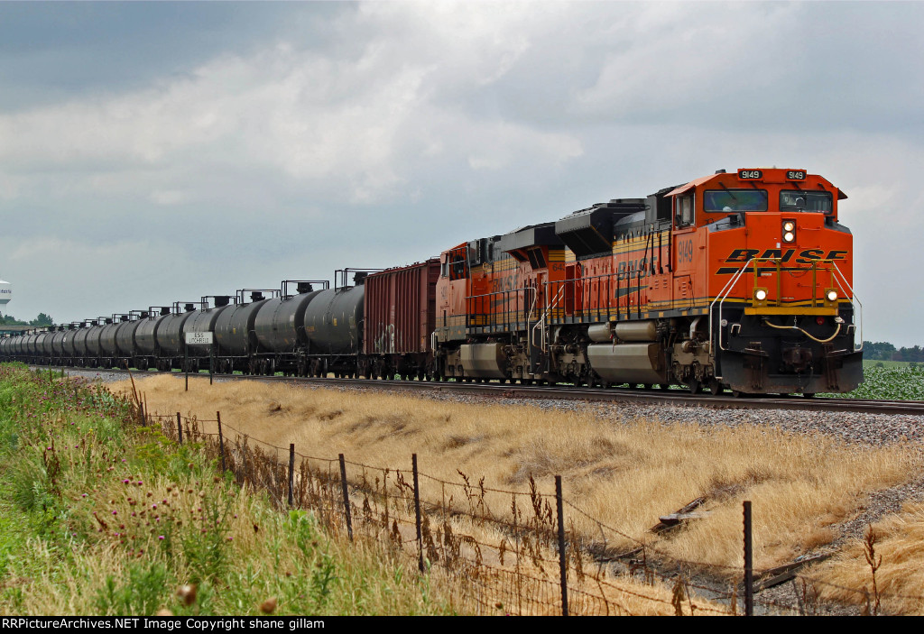 BNSF 9149 Leads a oil train Nb out of the siding.